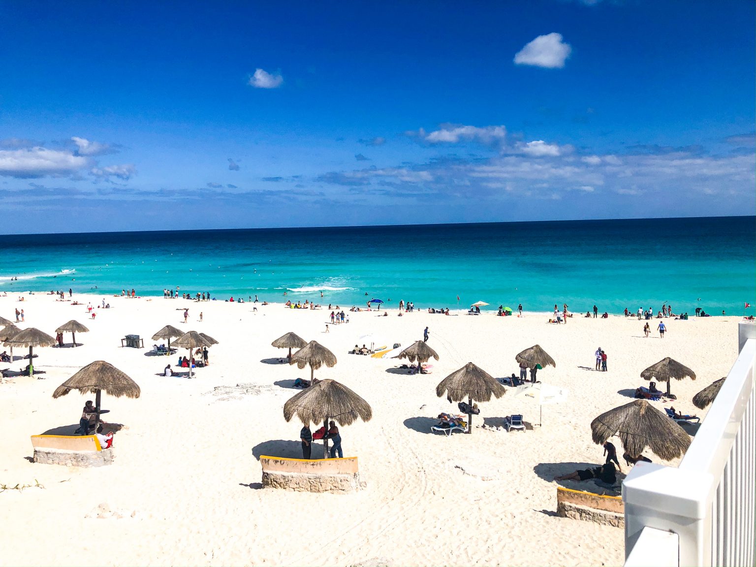 Playa Delfines - Mario-México